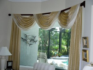 20 Beautiful Swag Valance Patterns to Sweeten Your Interior