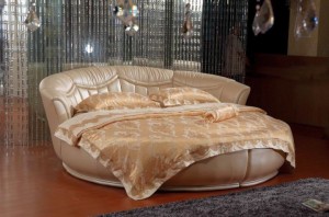 18 Beautiful And Versatile Circular Beds