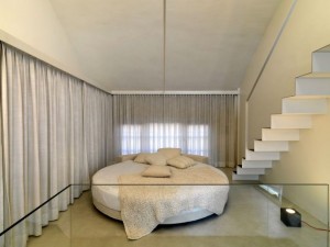 18 Beautiful And Versatile Circular Beds