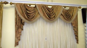 20 Beautiful Swag Valance Patterns to Sweeten Your Interior