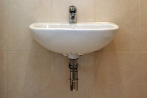 18 Cutting Edge Floating Sink Designs