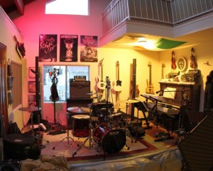 17 Minimalist Home Music Room Decoration and Design Ideas